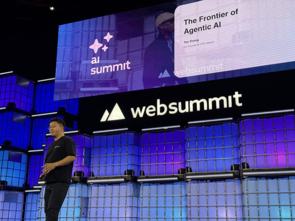 Web Summit 2025 AI アーカイブ - Photomo Walking, shooting, and writing through the cities of the world.
